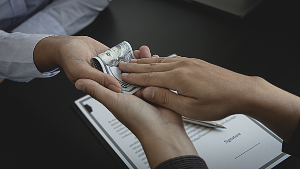 How to pick a scam and save your money - Sara Allen | Livewire